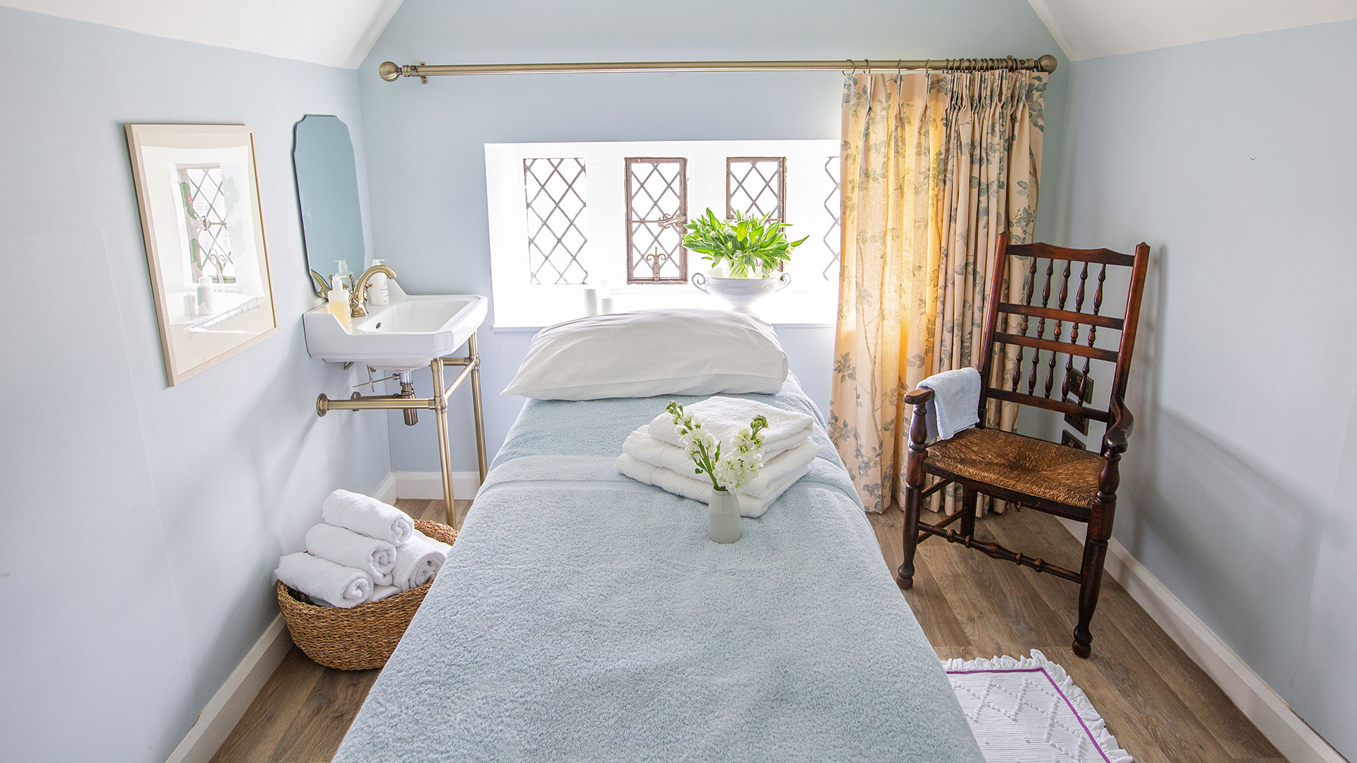 Hogarths Stone Manor - Classic British Hotels